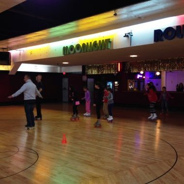 Roller Skating in Glendale, CA – Birthday Venues – Family Fun